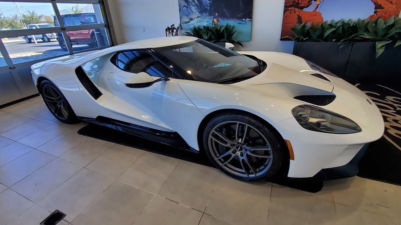 Conheça a coleção de super carros de Post Malone